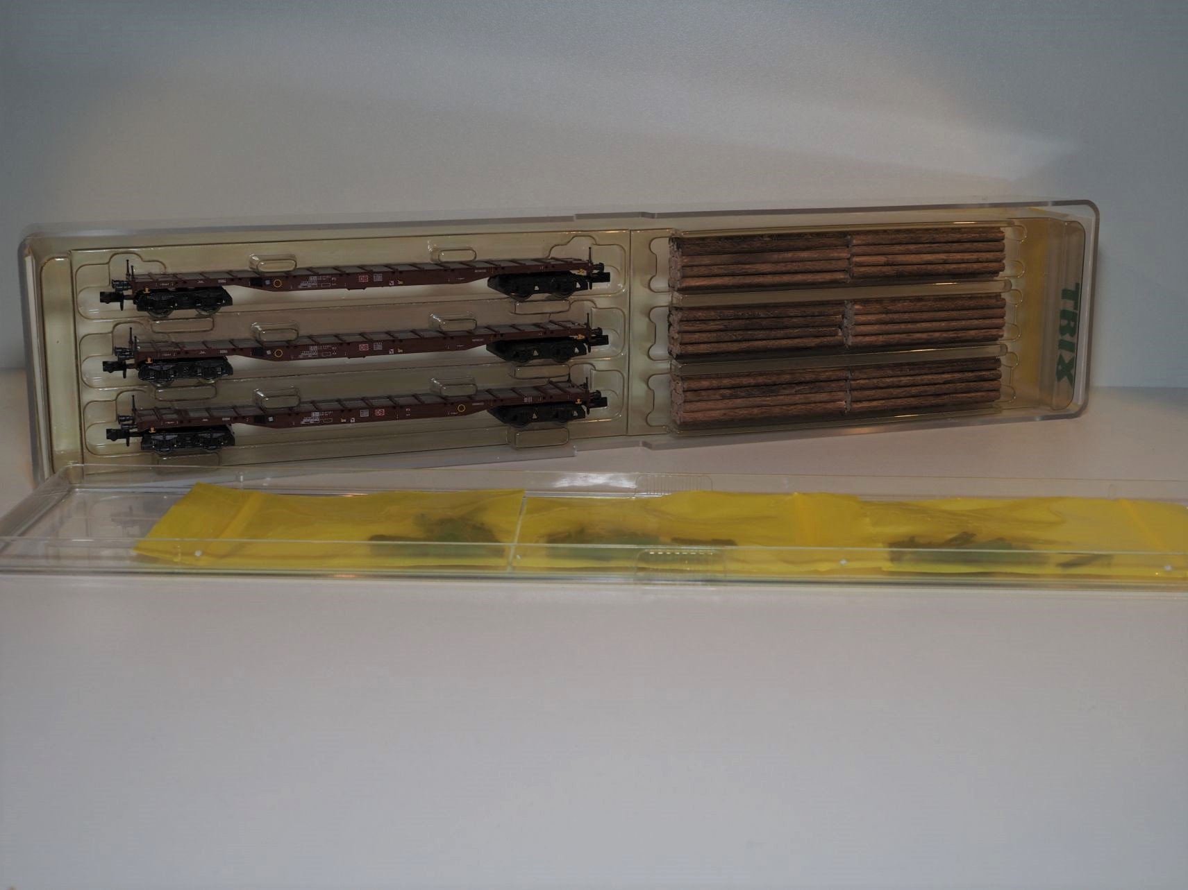 Trix Minitrix 13459 Set DB Flachwagen mit Holzbeladung - DB / DB Cargo - n-trains.ch